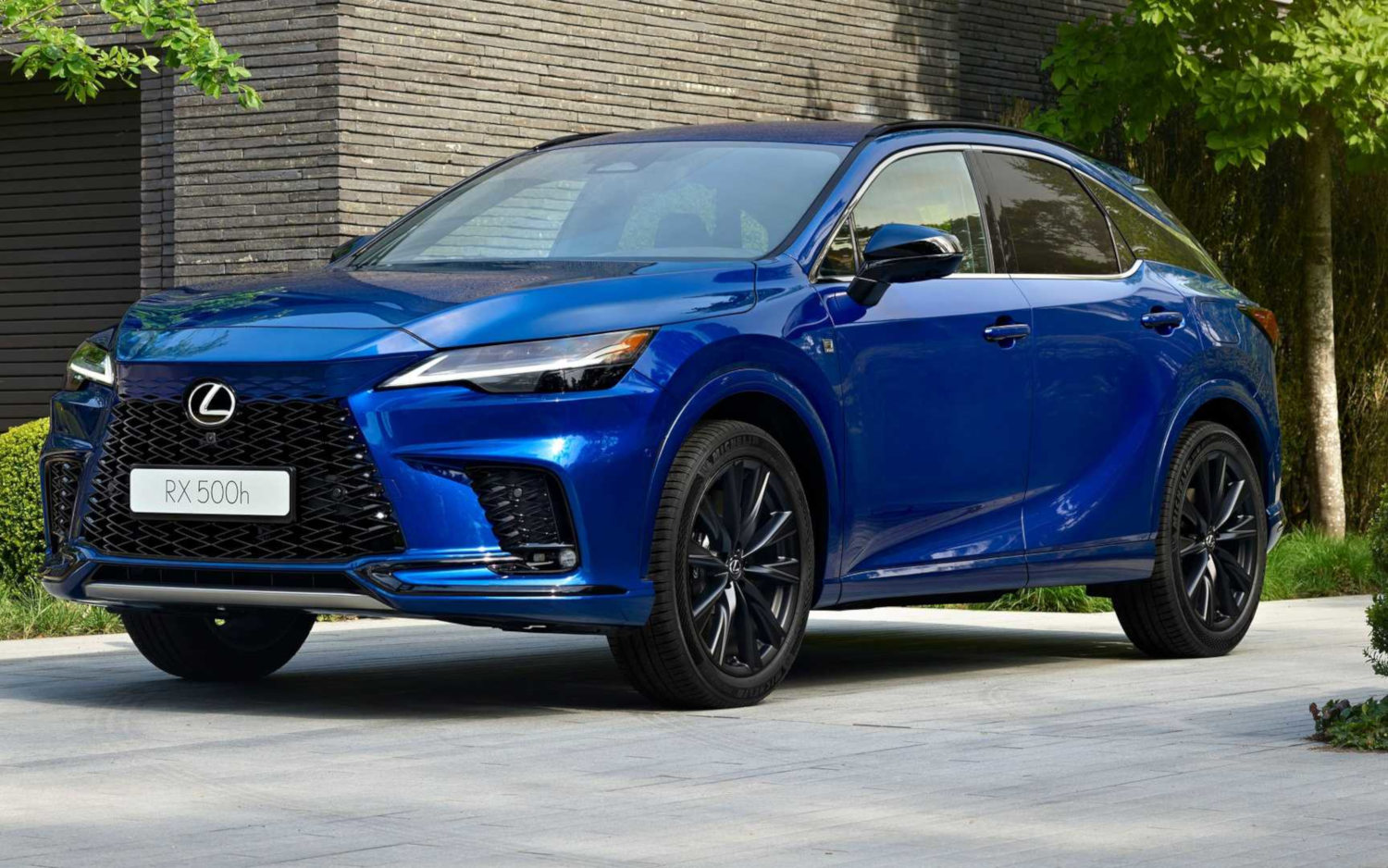 Comparison - Lexus RX 500h 2023 - vs - Lexus NX 450h+ 2022 | SUV Drive