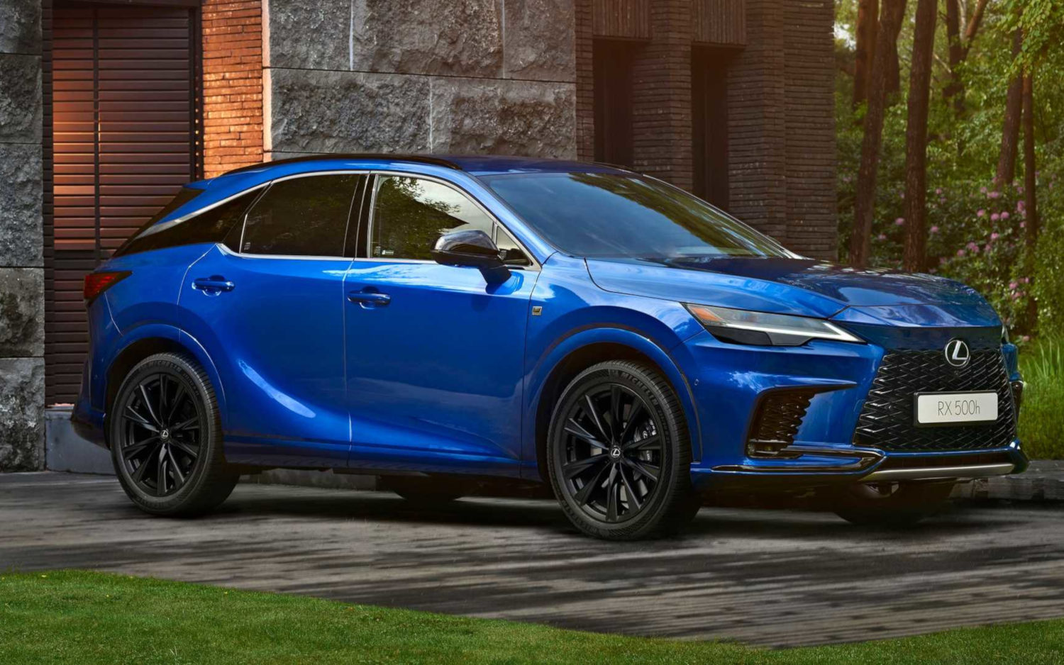 Comparison - Lexus RX 500h 2023 - vs - Lexus RX 450h Black Line 2022 ...