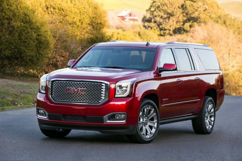 Comparison - GMC Yukon XL Denali SUV 2015 - vs - Cadillac Escalade ESV ...