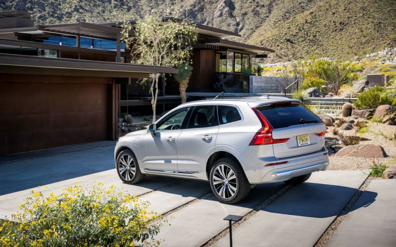 Comparison - Volvo XC60 Recharge T8 Inscription 2022 - vs - Lexus RX ...