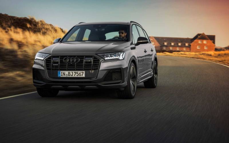 Comparison - Volkswagen Atlas Cross Sport SEL 2020 - vs - Audi Q7 ...