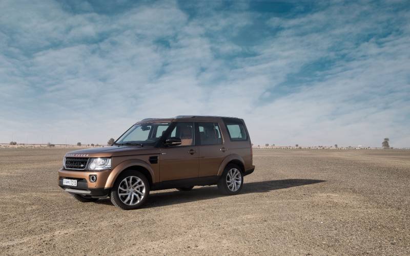 Comparison - Lexus GX 460 Luxury 2015 - vs - Land Rover LR4 SUV 2015 ...