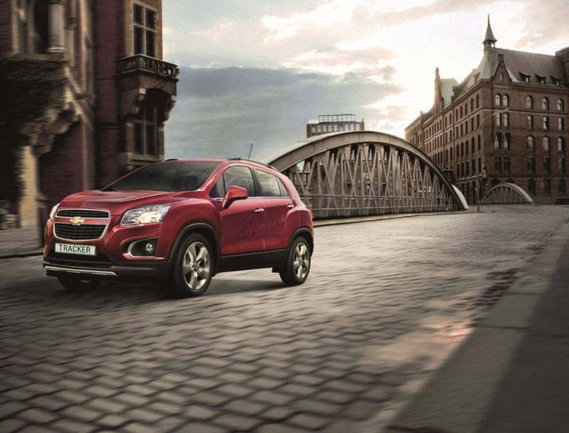 Comparison - Chevrolet Tracker 2015 - vs - Suzuki S-CROSS TURBO ...