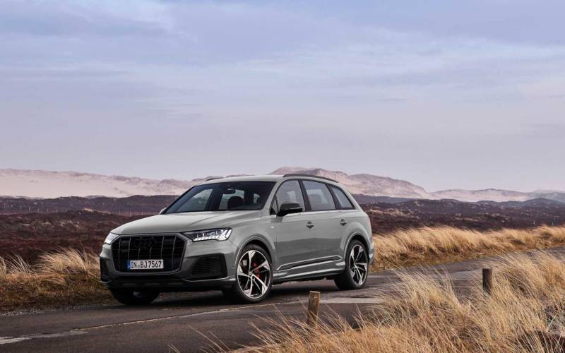 Comparison - Volkswagen Atlas Cross Sport SEL 2020 - vs - Audi Q7 ...