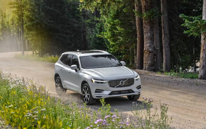 Comparison - Volvo XC60 T8 Hybrid 2018 - vs - Jeep Grand Cherokee ...