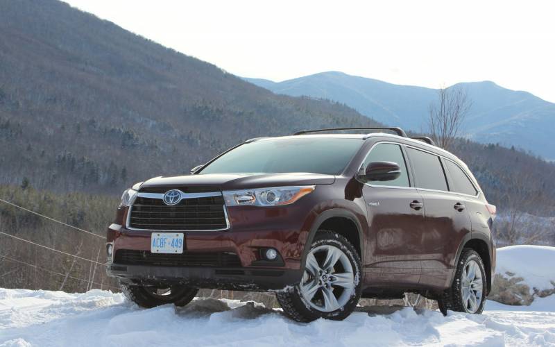 Comparison - Toyota Highlander Hybrid Limited 2016 - vs - Chevrolet ...