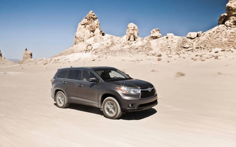 Comparison - Toyota Fortuner Crusade 2018 - vs - Toyota Highlander ...