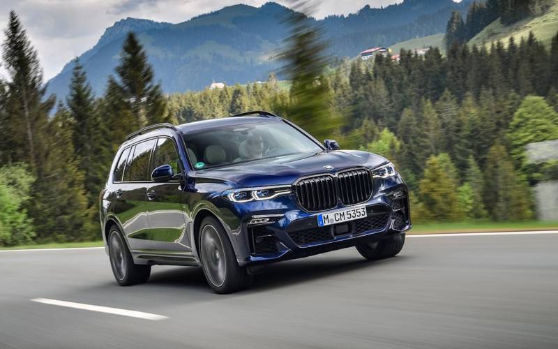 Comparison - BMW X7 M50i 2020 - vs - Land Rover Range Rover Sport HSE ...