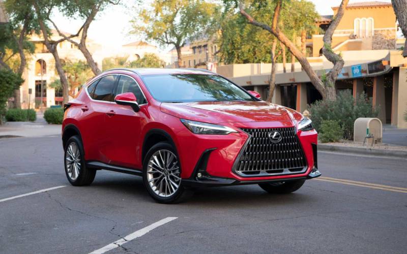 Comparison - Lexus RX 500h 2023 - vs - Lexus NX 450h+ 2022 | SUV Drive