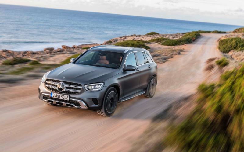 Comparison - Mercedes-Benz GLB 250 4MATIC 2020 - vs - Mercedes-Benz GLC ...