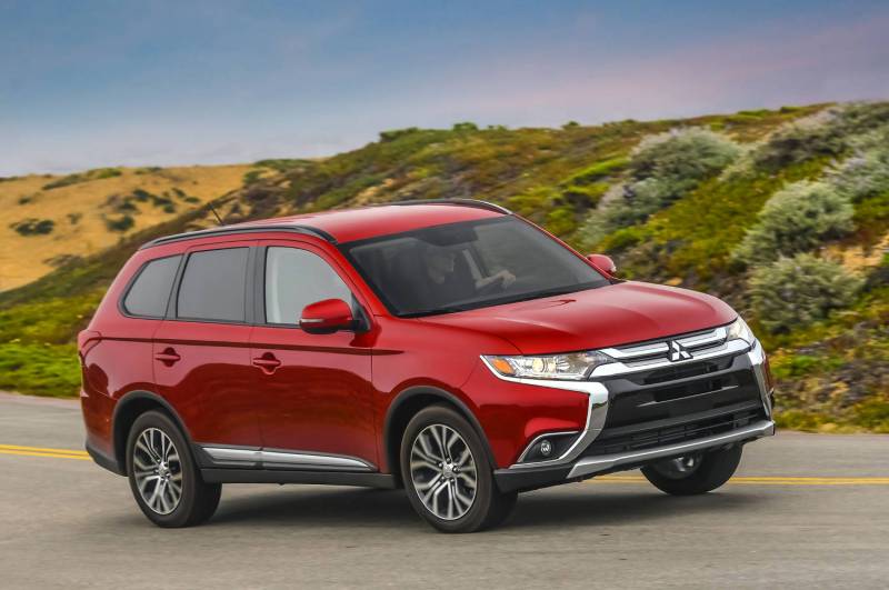 Comparison - Land Rover Range Rover Evoque SUV 2015 - vs - Mitsubishi ...