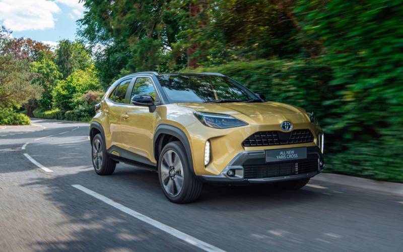 Comparison - Toyota Raize Z 2020 - vs - Toyota Yaris Cross Hybrid 2021 ...