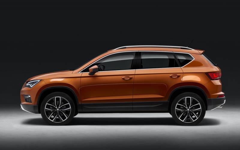 Comparison - SEAT Ateca Xcellence 2017 - vs - Volkswagen T-Roc R-line ...
