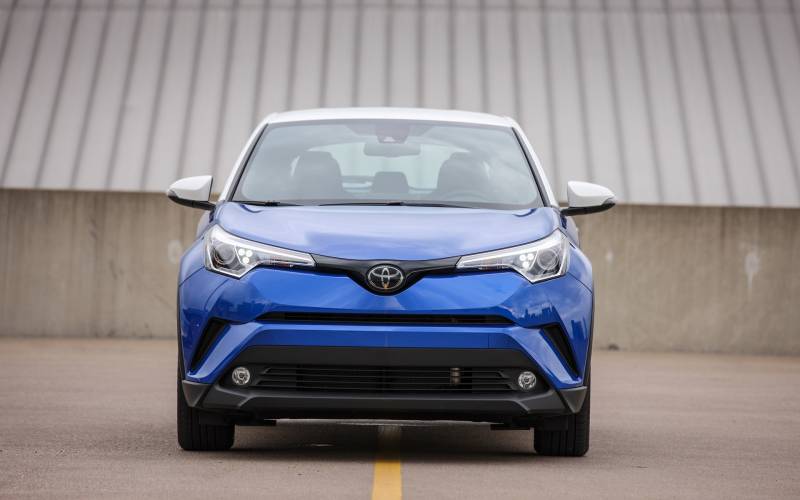 Comparison - Toyota CHR 2018 - vs - Toyota C-HR Hybrid 2017 | SUV Drive