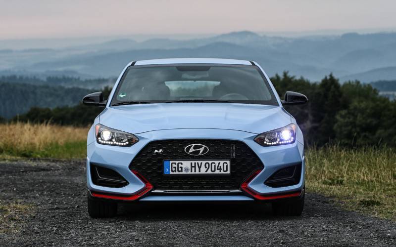 Comparison - Volvo XC40 Recharge EV 2021 - vs - Hyundai Veloster N 2019 ...