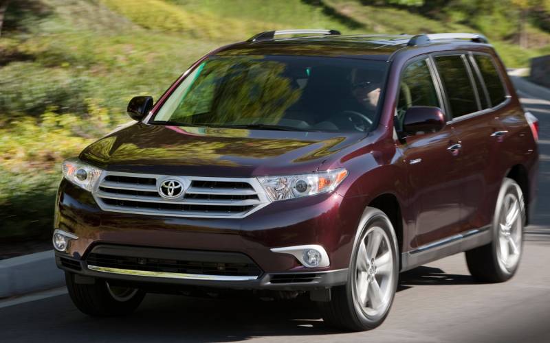 Comparison - Toyota Highlander Hybrid Limited 2016 - vs - Chevrolet ...
