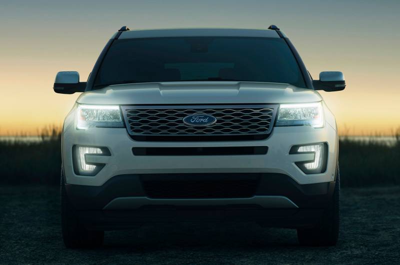 Comparison - Ford Explorer Limited 2016 - vs - Ford Expedition XLT 2016 ...