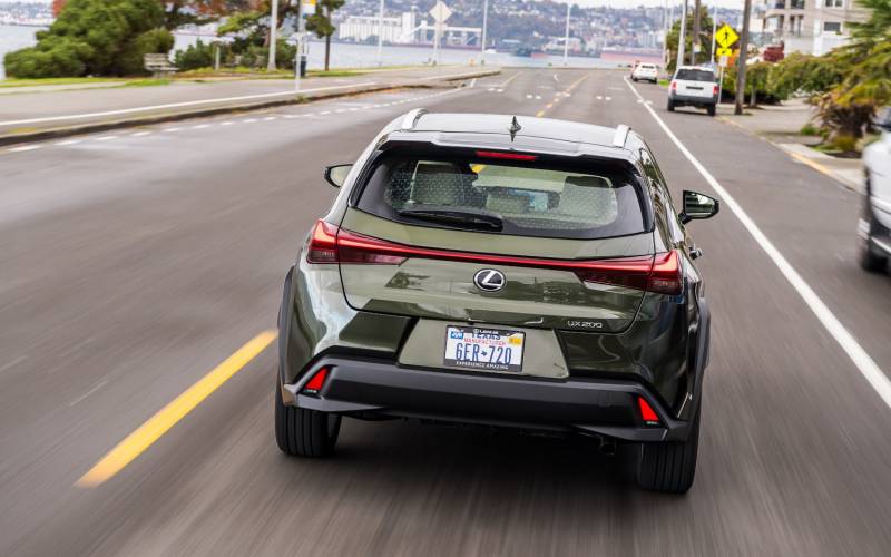 Comparison - Lexus NX 300h AWD 2020 - vs - Lexus UX 200 2021 | SUV Drive