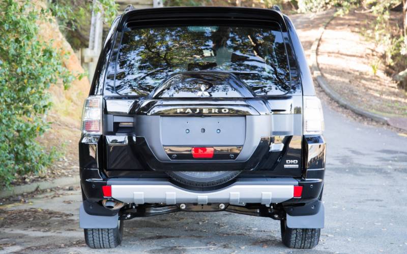 Comparison - Mitsubishi Montero GLS 2018 - vs - Chevrolet TrailBlazer ...